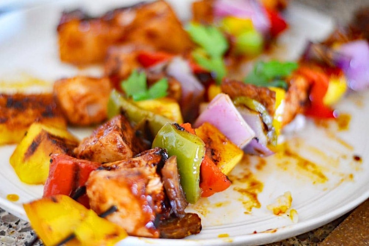 Hawaiian Jackfruit Pineapple Kebabs - TheVegLife