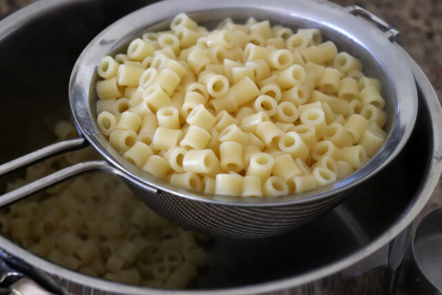 Easy Pasta with Peas (Pasta e Piselli) - TheVegLife